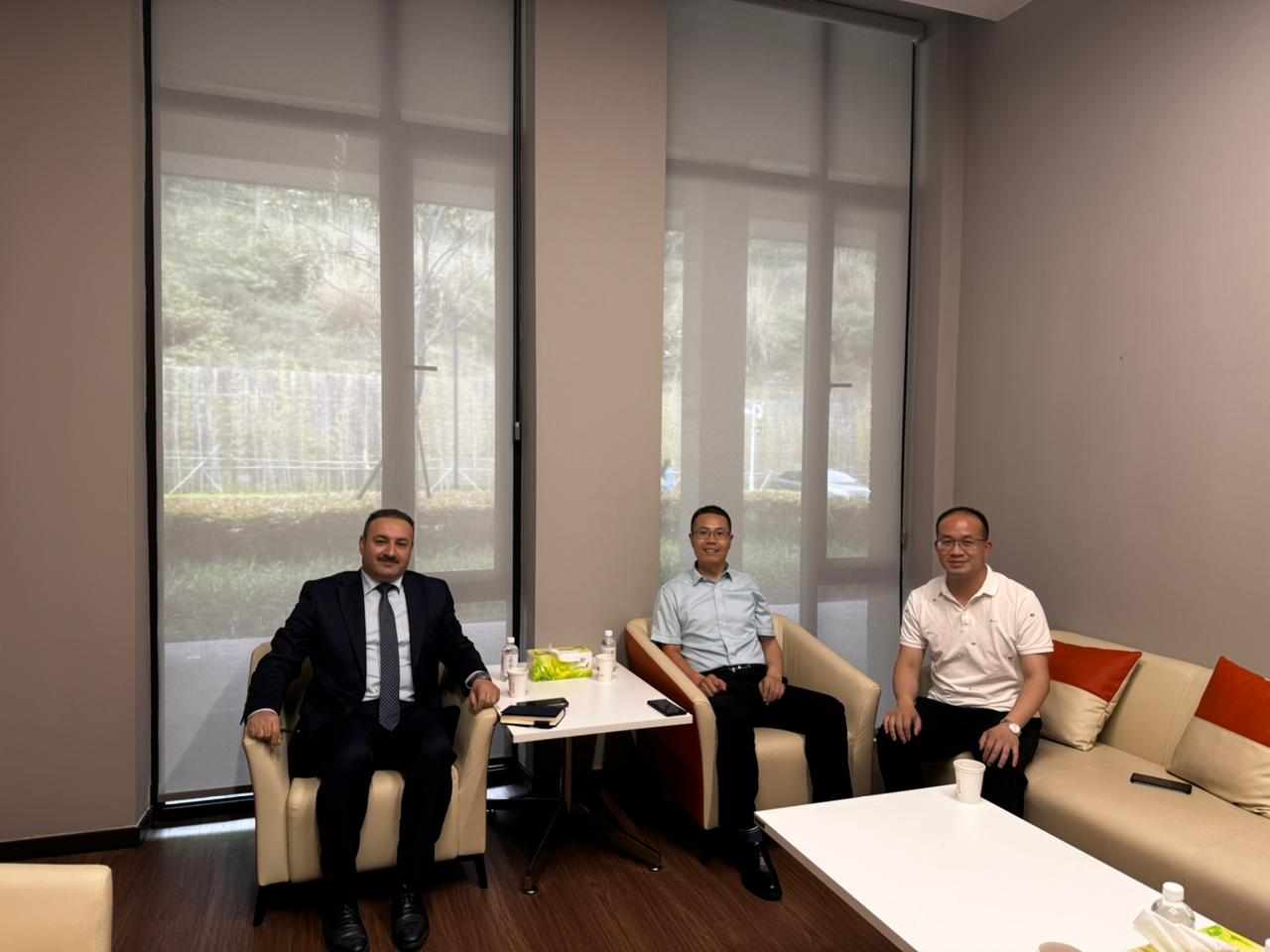 A Lecturer of Erbil Polytechnic University leads a delegation to the ...